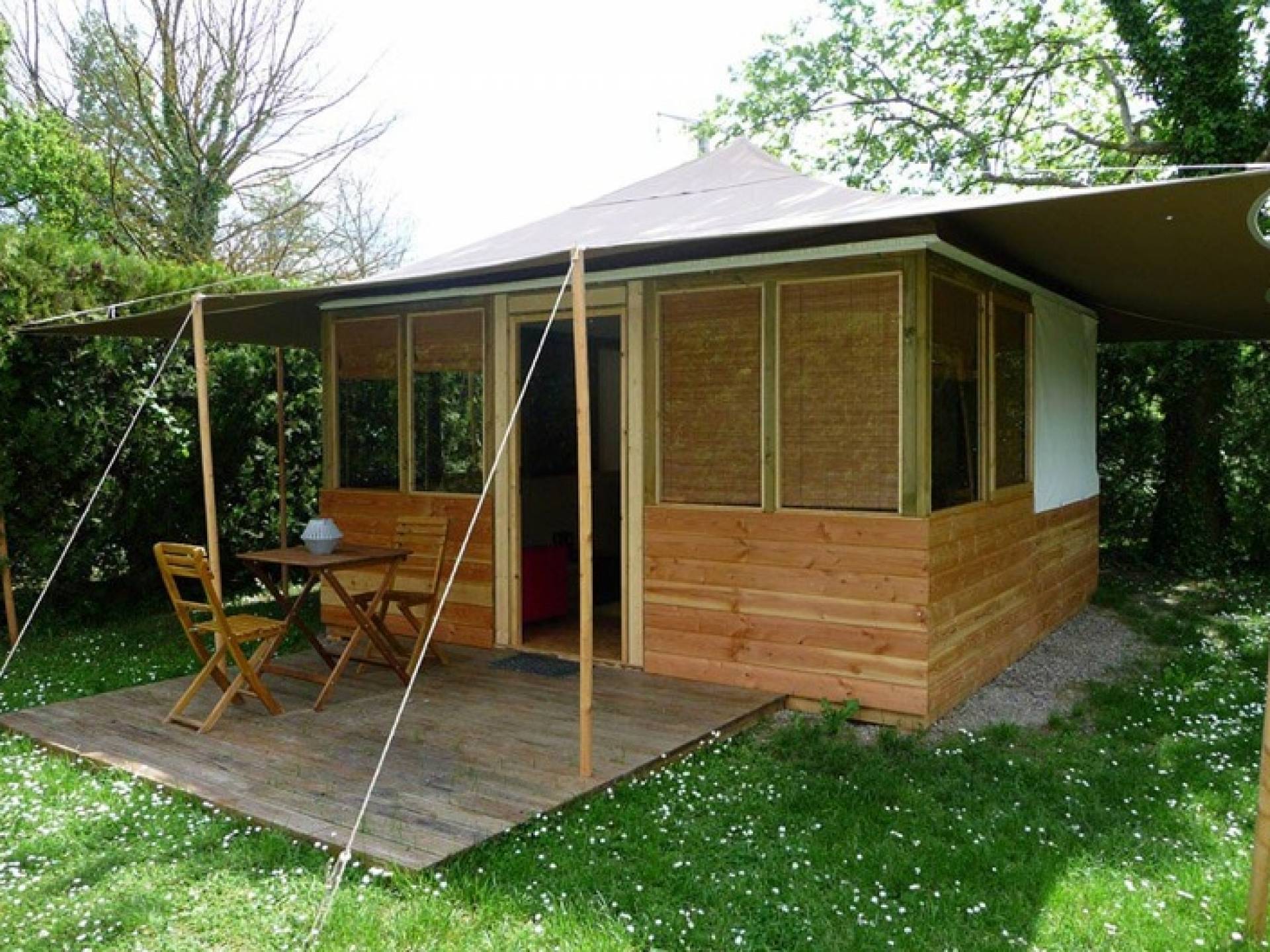 Carré d'ailleurs - Cabane Provence-Alpes-Côte d'Azur - hebergement ...