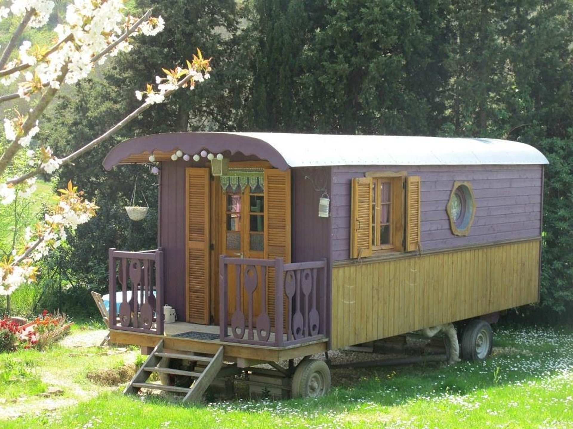 La Roulotte Violette du Lauragais - Roulotte Languedoc-Roussillon ...