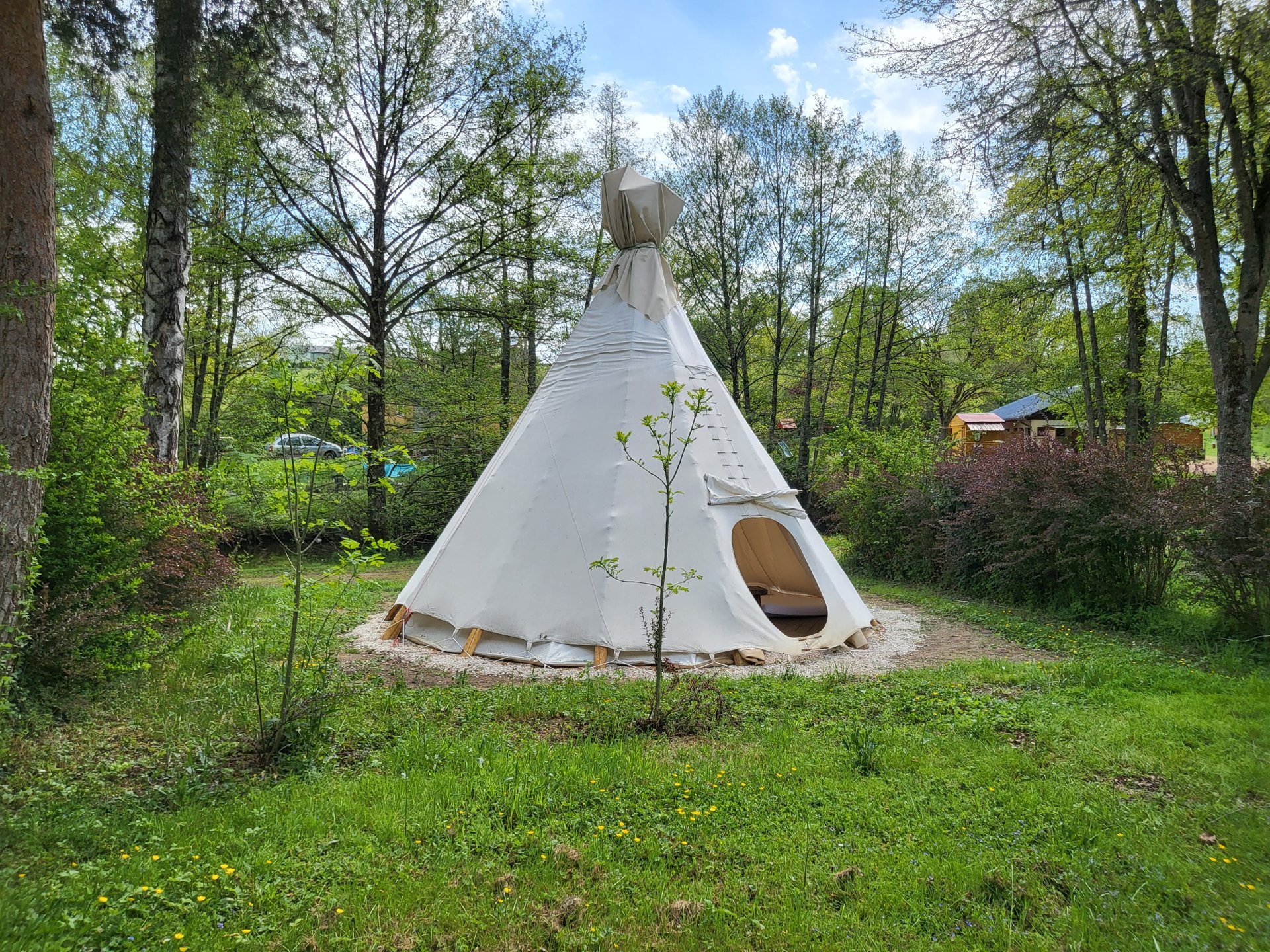 Le Tipi - Tipi Auvergne-Rhône-Alpes - hebergement insolite - dormir bulle